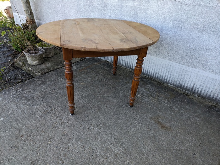 Table ronde rabattable - La petite Brocanteuse