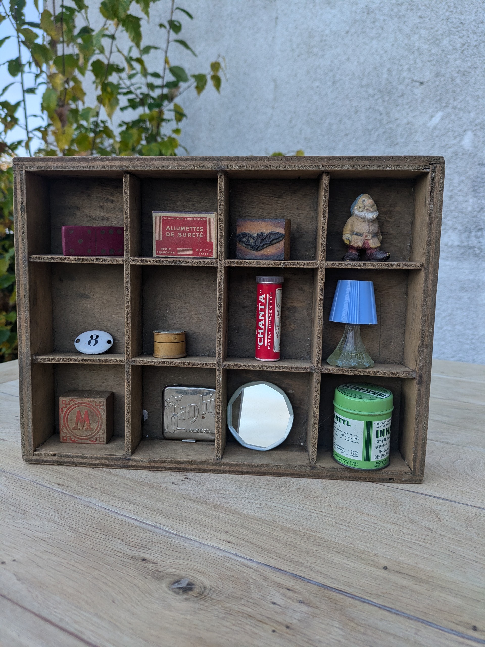 Petit cabinet de curiosités - La petite Brocanteuse