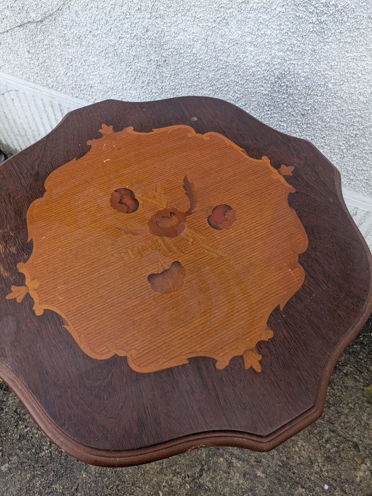 Guéridon - La petite Brocanteuse